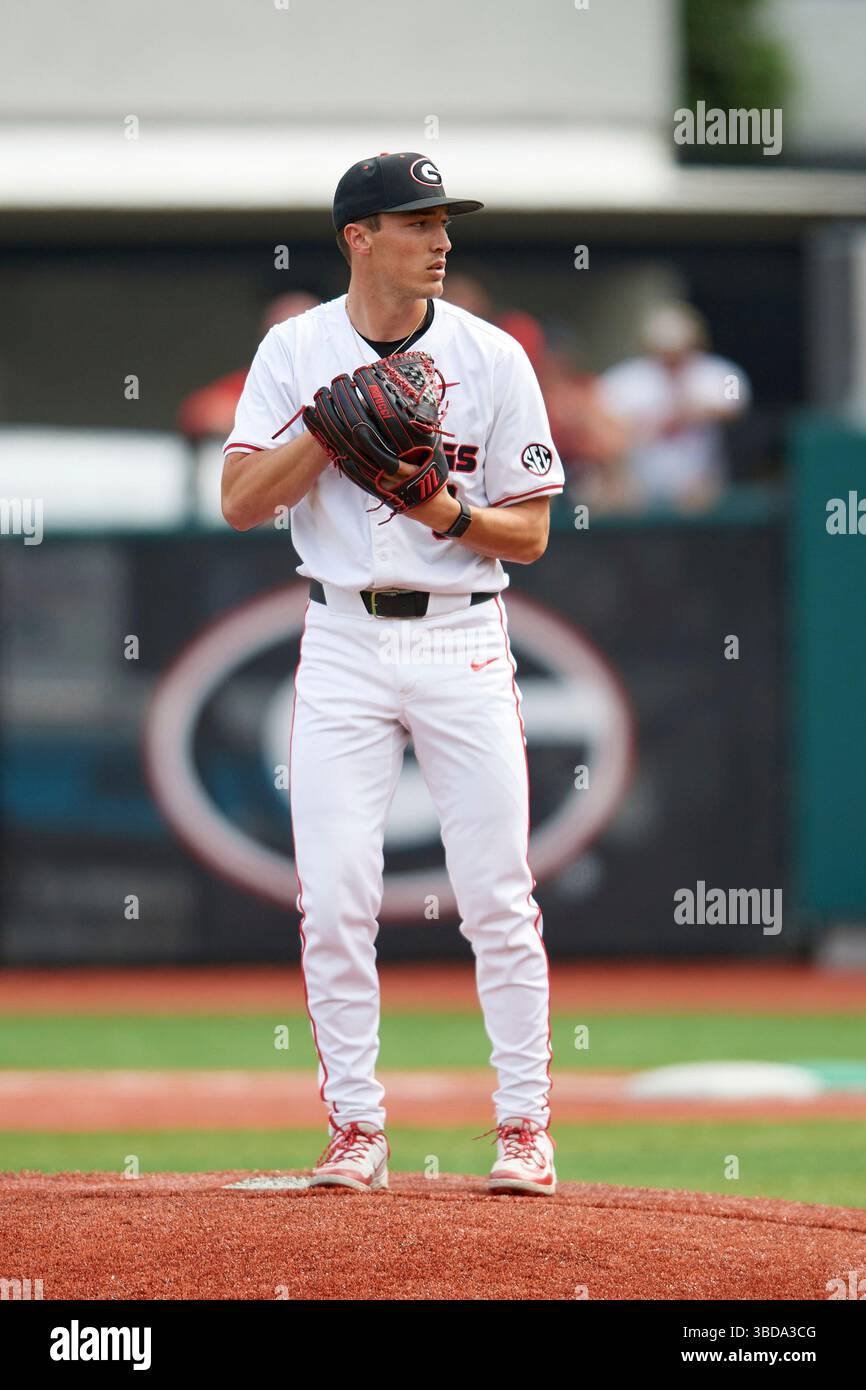 Georgia Bulldogs pitcher Zachary Harris (3) delivers a pitch during a ...