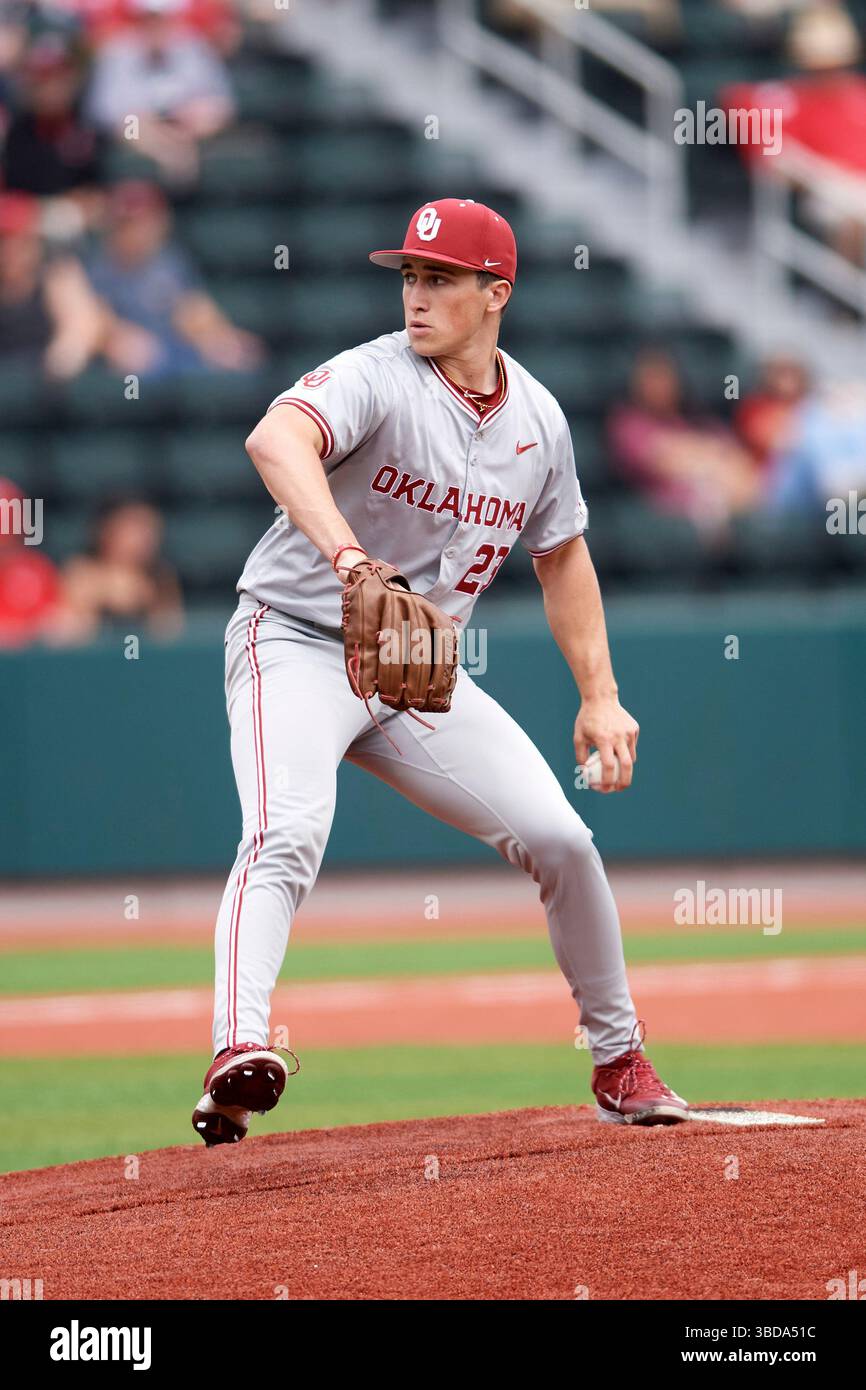 Oklahoma Sooners starting pitcher Cade Crossland (23) delivers a pitch ...