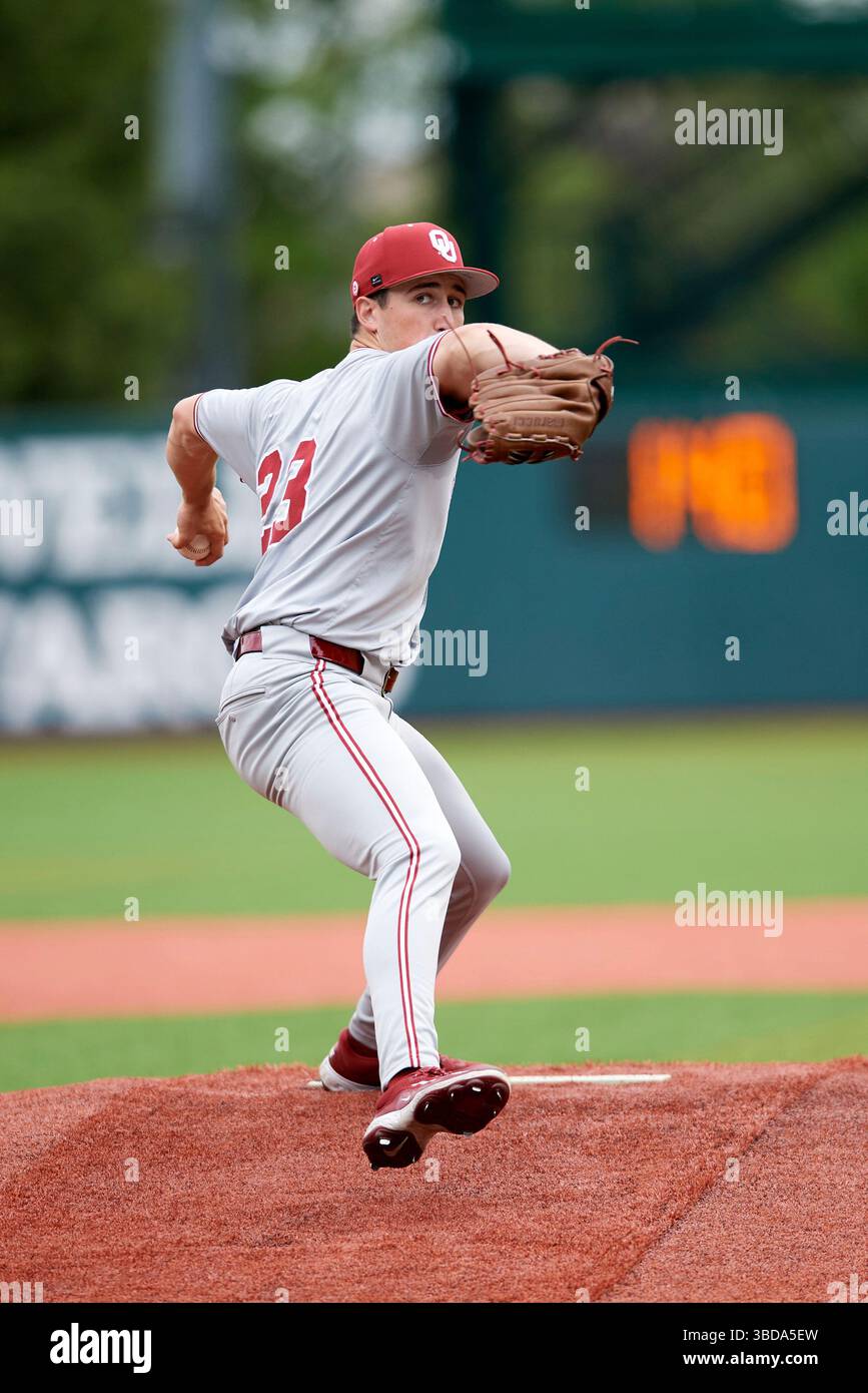 Oklahoma Sooners starting pitcher Cade Crossland (23) delivers a pitch ...