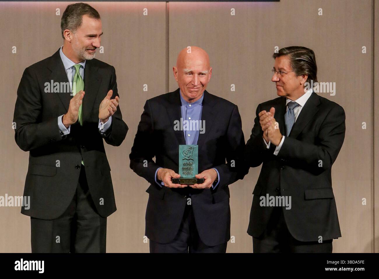 (ARCHIVE photo) King Felipe VI presents the award to photographer ...