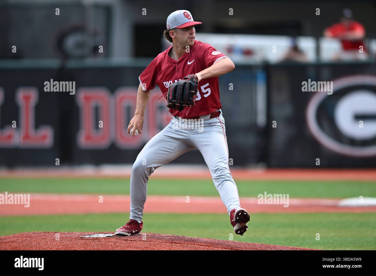 Oklahoma Sooners pitcher Jason Bodin (35) delivers a pitch during a ...