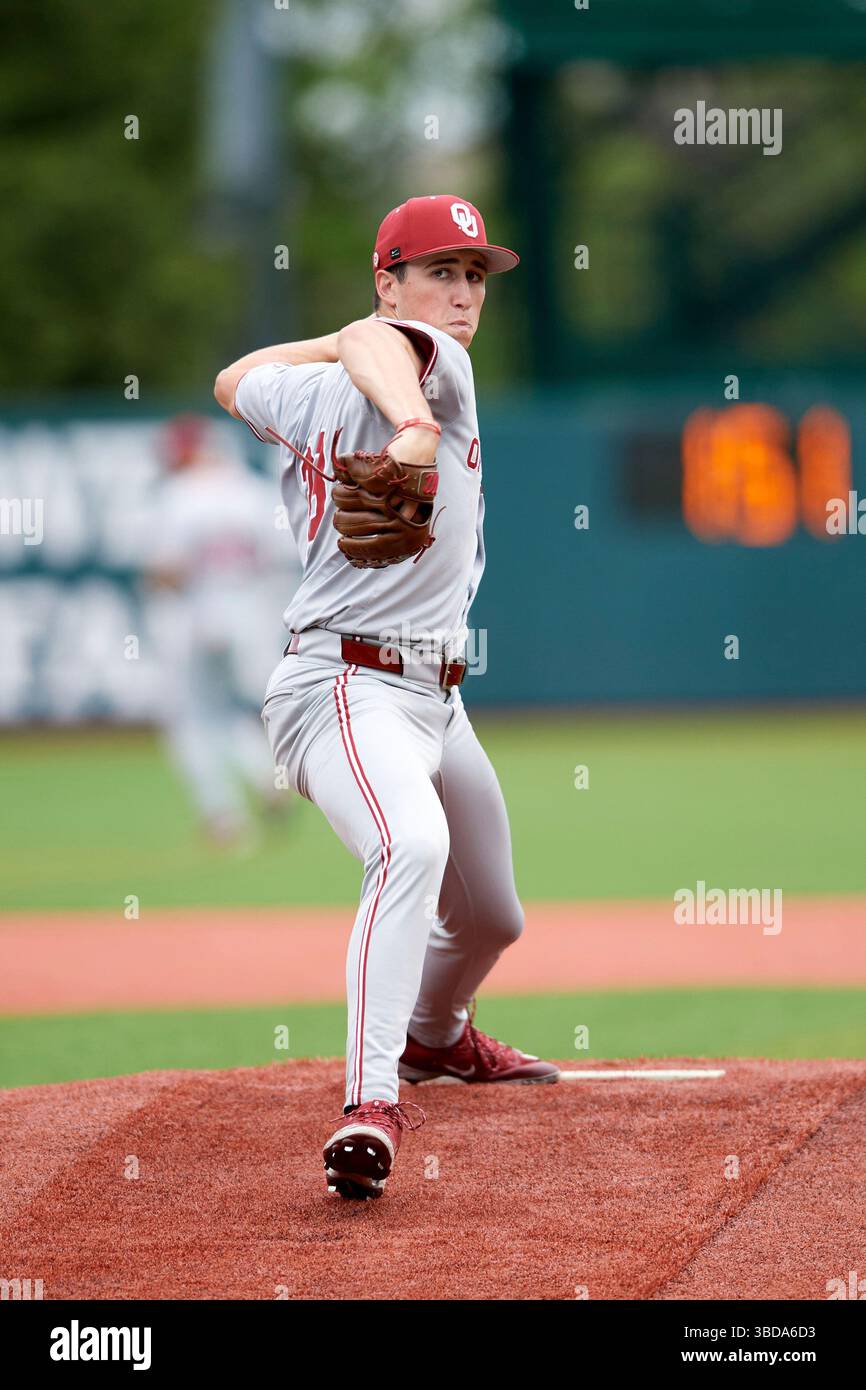Oklahoma Sooners starting pitcher Cade Crossland (23) delivers a pitch ...