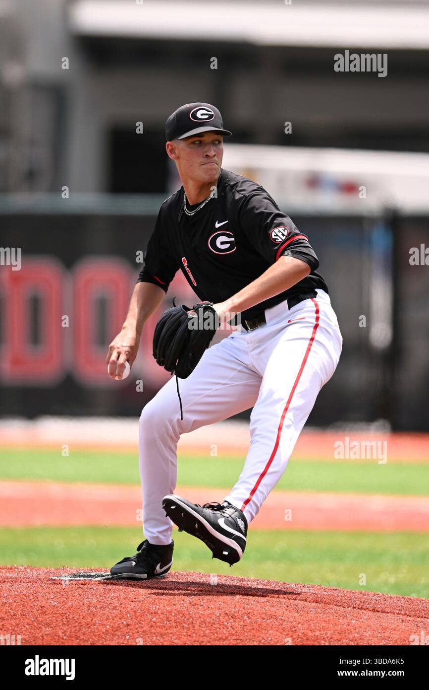 Georgia Bulldogs pitcher Jordan Stephens (6) delivers a pitch during a ...