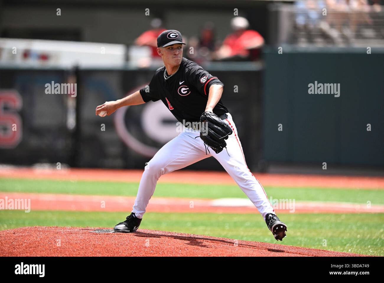 Georgia Bulldogs pitcher Jordan Stephens (6) delivers a pitch during a ...