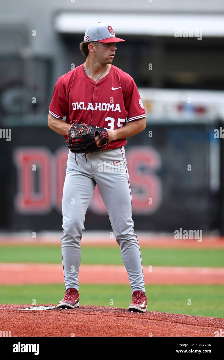 Oklahoma Sooners pitcher Jason Bodin (35) looks in for the sign during ...