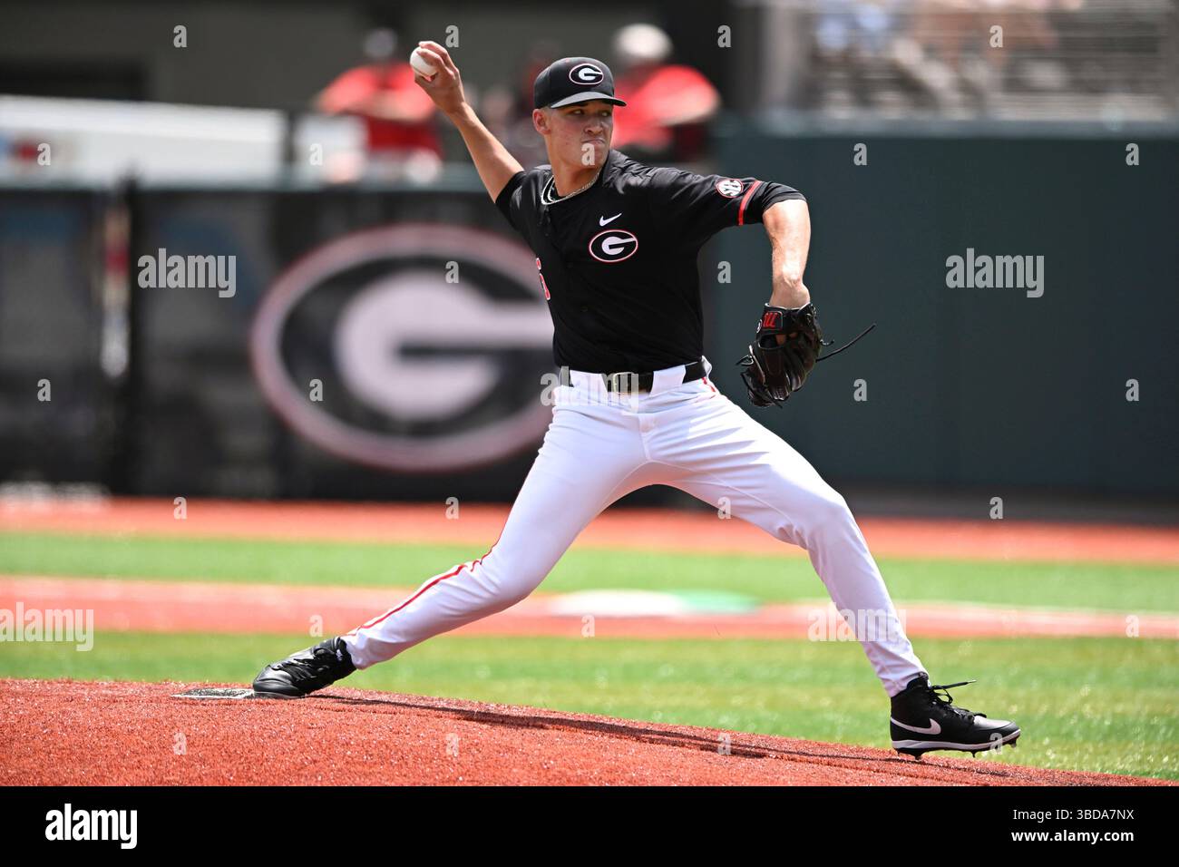 Georgia Bulldogs pitcher Jordan Stephens (6) delivers a pitch during a ...