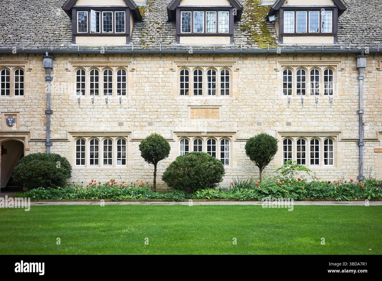 First Quad at St Edmund (Teddy) Hall College, University of Oxford ...