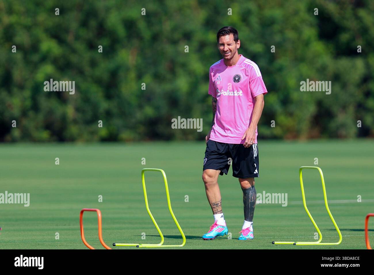 FORT LAUDERDALE, FL - MAY 23: Lionel Messi (10) of Inter Miami CF ...
