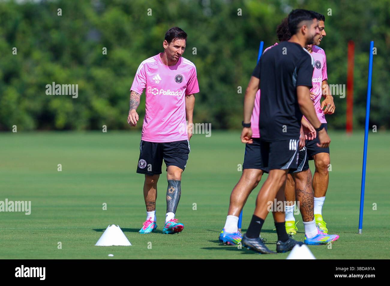 FORT LAUDERDALE, FL - MAY 23: Lionel Messi (10) of Inter Miami CF ...