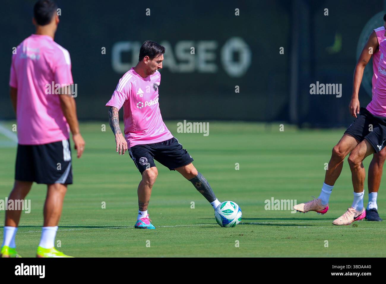 FORT LAUDERDALE, FL - MAY 23: Lionel Messi (10) of Inter Miami CF ...