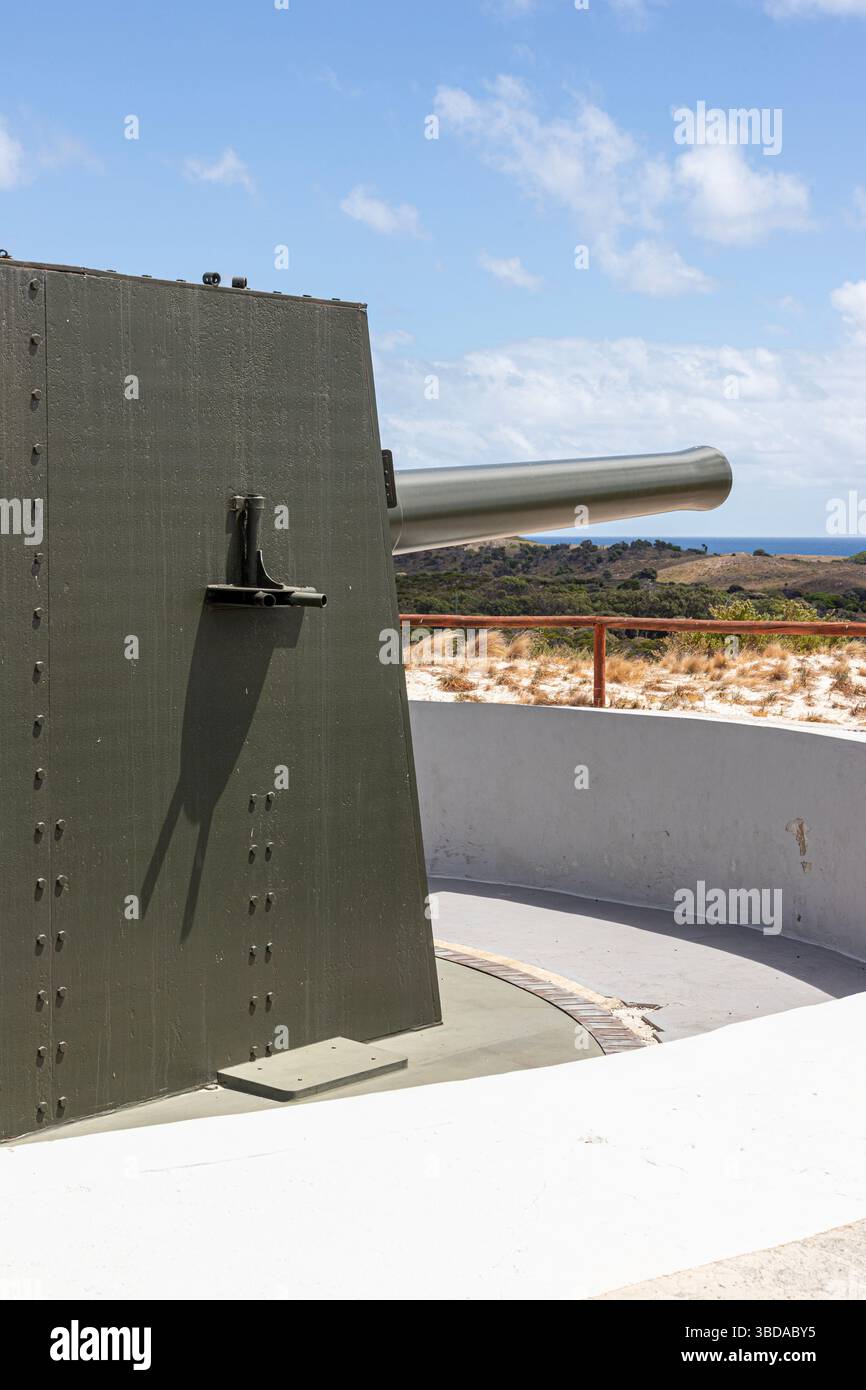 The 9.2 inch naval gun at the Oliver Hill Battery, Rottnest Island ...