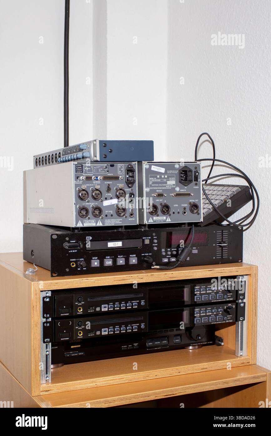 Processors shelf hi-res stock photography and images - Alamy