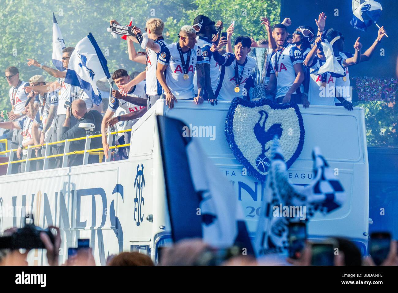 London, UK. 23rd May, 2025. Tottenham Hotspur celebrate their first ...