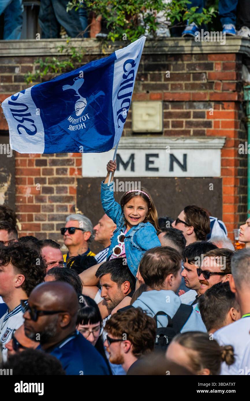 London, UK. 23rd May, 2025. Tottenham Hotspur celebrate their first ...
