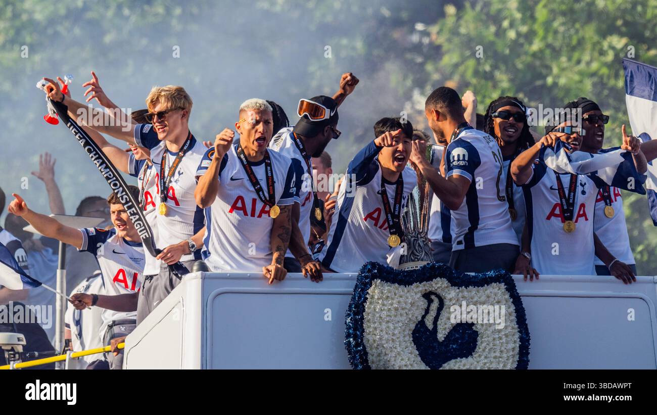 Tottenham Hotspur celebrate their first European trophy for 41 years ...