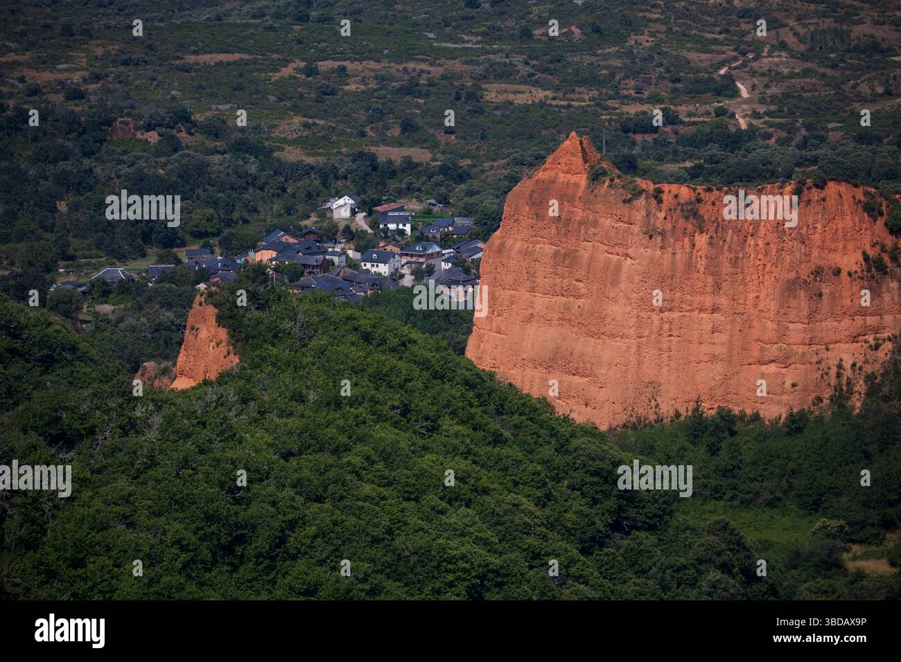 Las Medulas, a natural monument in an ancient Roman mine in El Bierzo ...