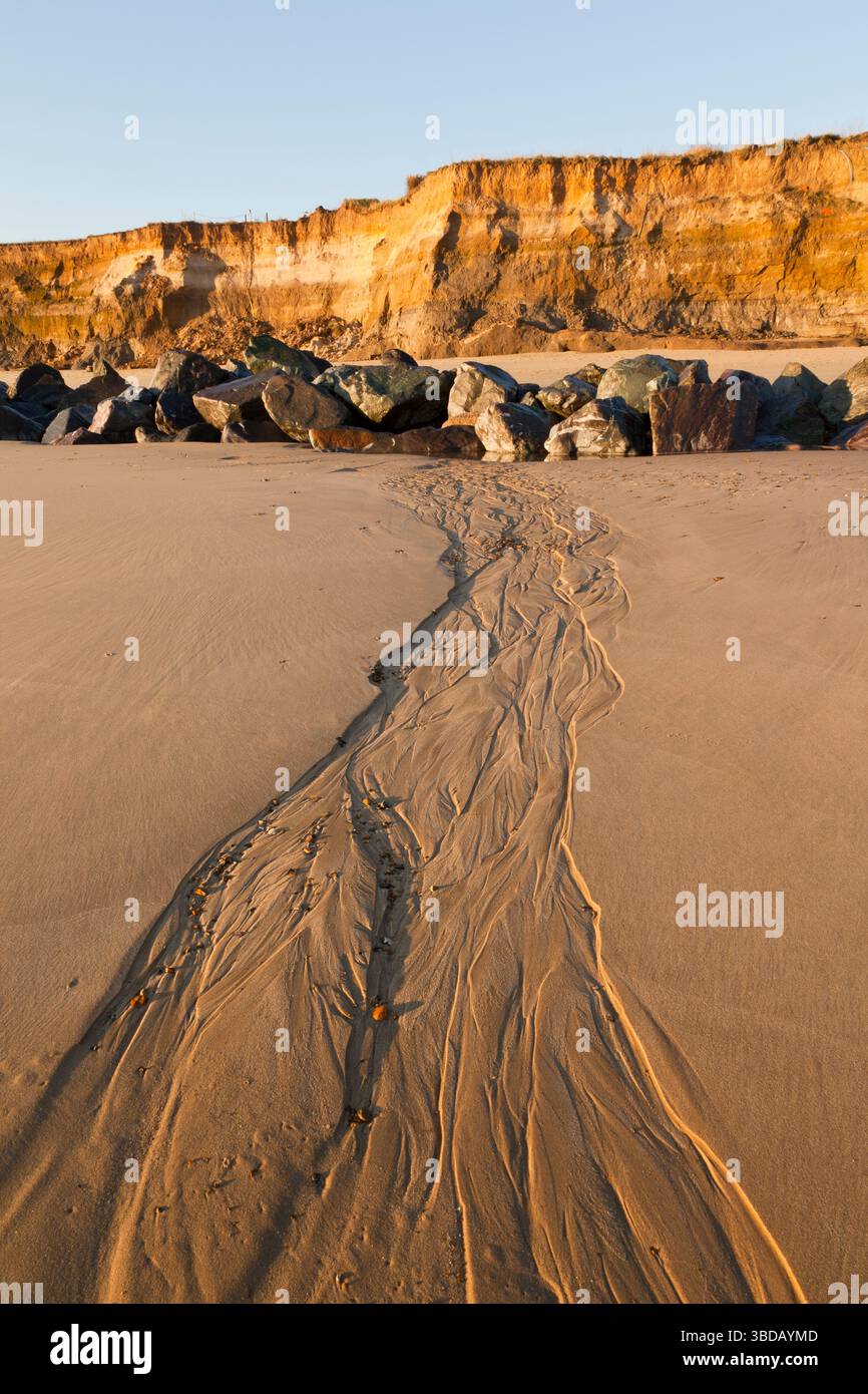 Happisburgh beach cliff erosion Stock Photo - Alamy