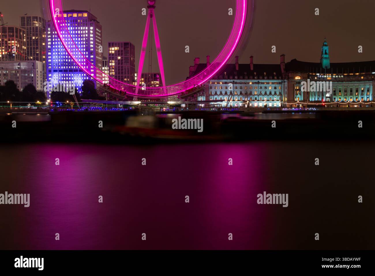 The London Eye and London Marriott Hotel County Hall across the Thames ...