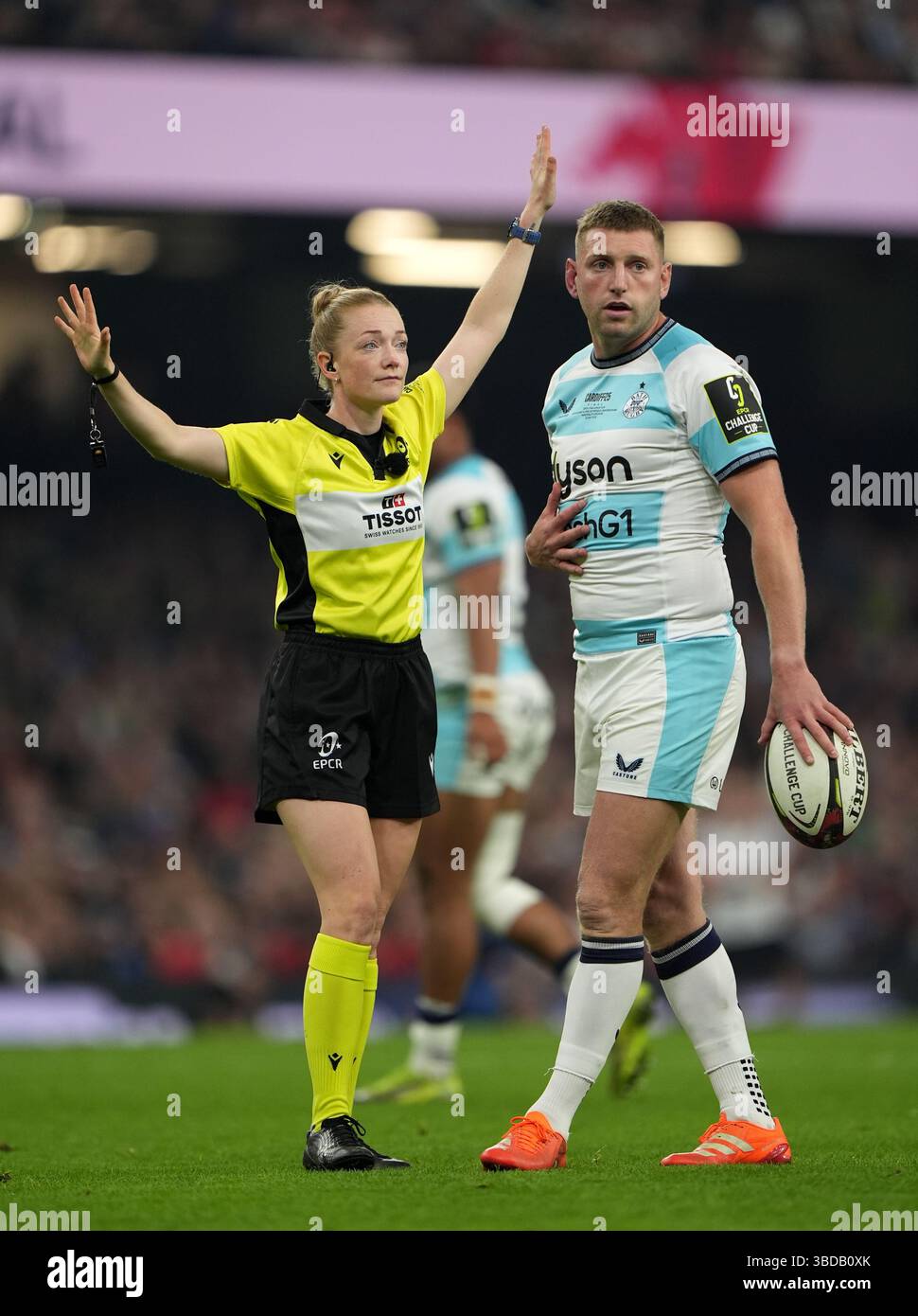 Referee Hollie Davidson with Bath's Finn Russell during the EPCR ...