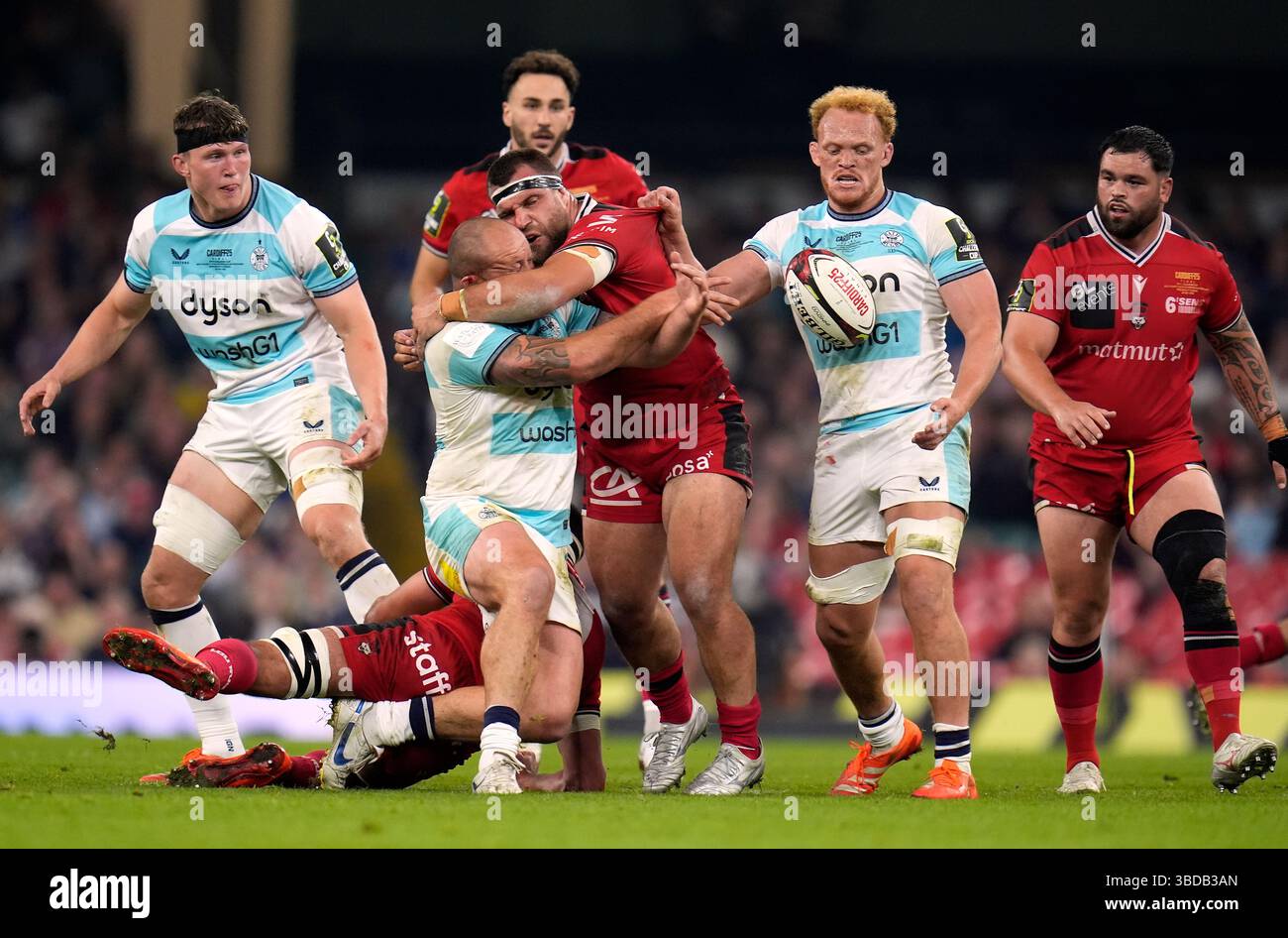 Bath's Tom Dunn and Lyon's Jerome Rey compete for the ball during the ...