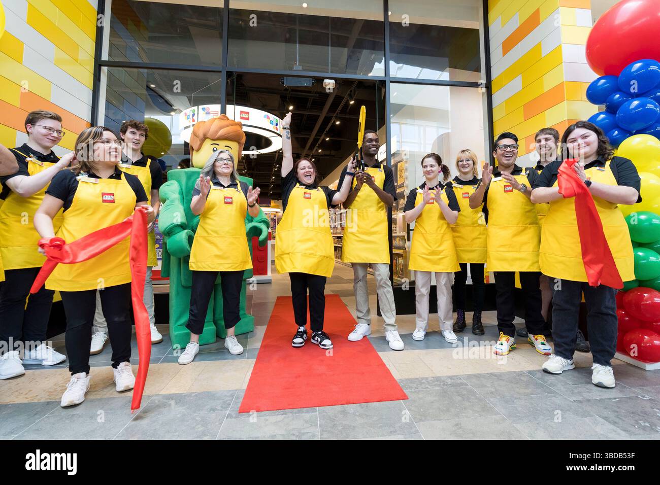 IMAGES DISTRIBUTED FOR THE LEGO GROUP - The LEGO Group announces the ...