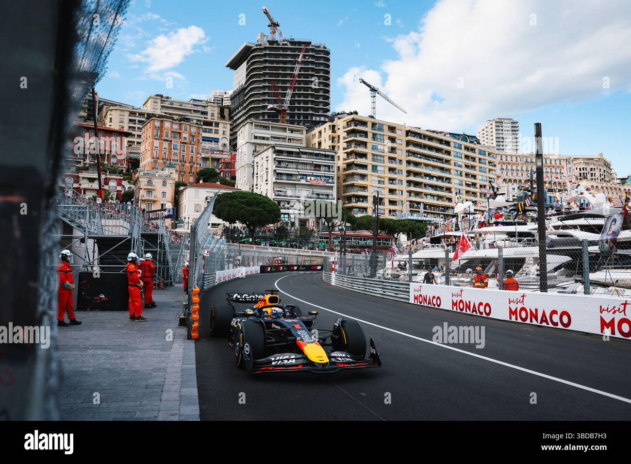 01 VERSTAPPEN Max (nld), Red Bull Racing RB21, action during the Formula 1 Tag Heuer Grand Prix ...