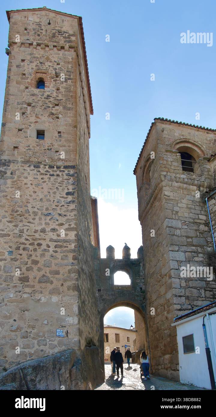 13th-14th century Puerta o Arco de Santiago between the tower of the ...
