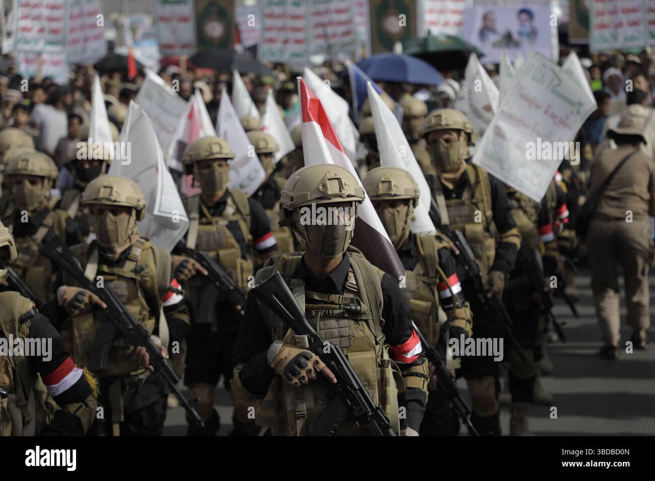 YEMEN HOUTHIS USA ISRAEL CONFLICT - Houthi soldiers take part in an ...