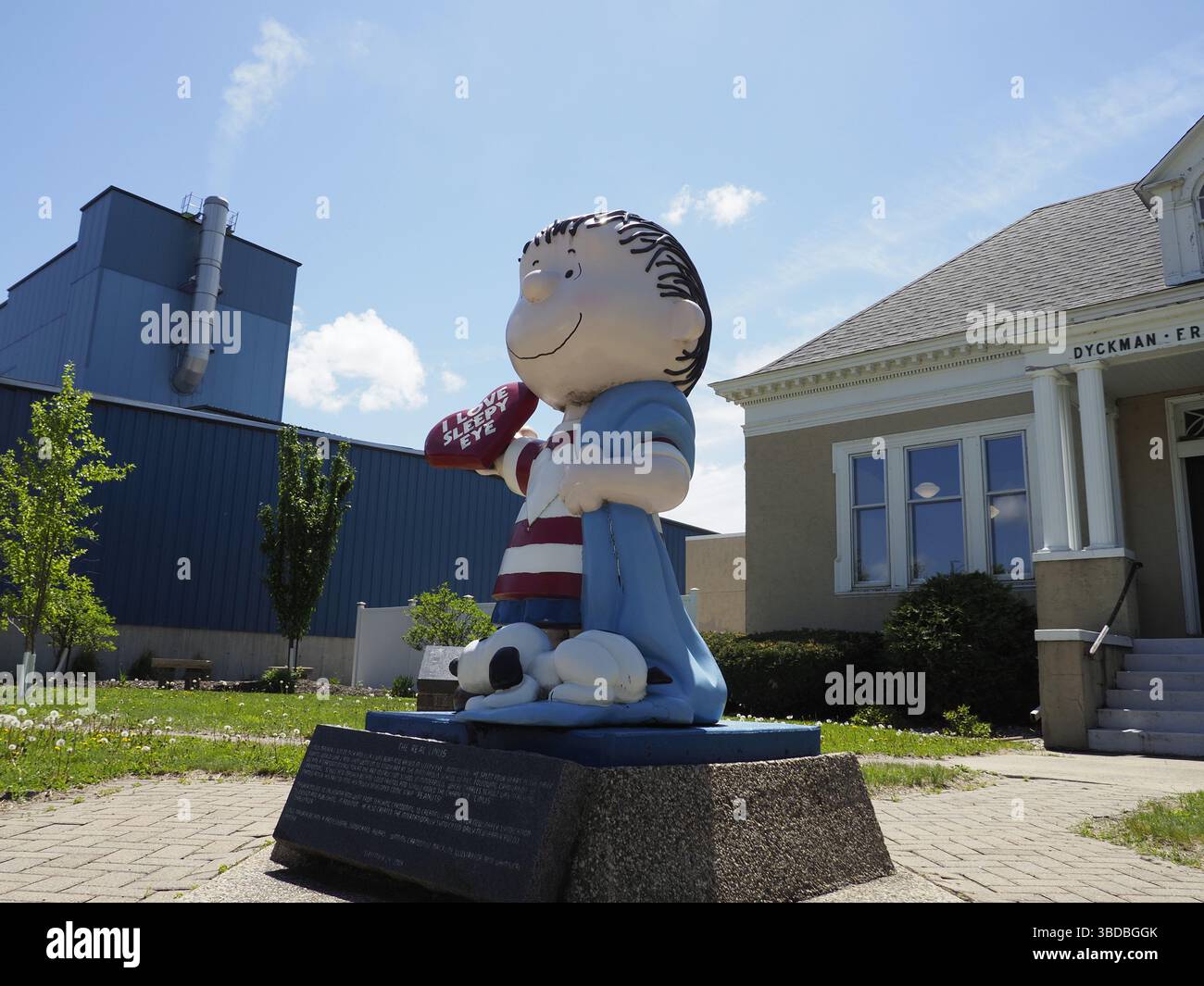 Charlie brown blue shirt hi-res stock photography and images - Alamy