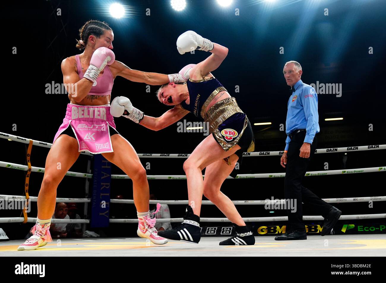 Terri Harper (left) and Natalie Zimmermann in action during their WBO ...
