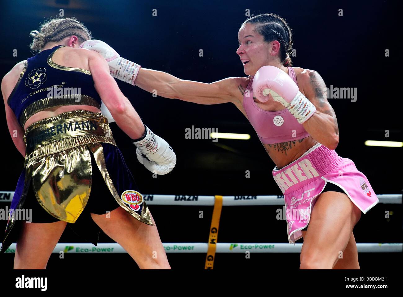 Terri Harper (right) and Natalie Zimmermann in action during their WBO ...