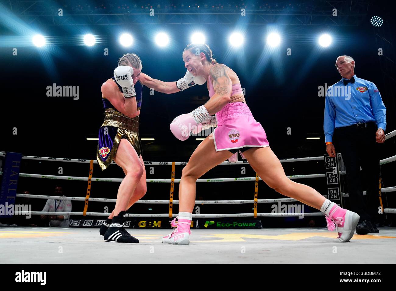Terri Harper (right) and Natalie Zimmermann in action during their WBO ...