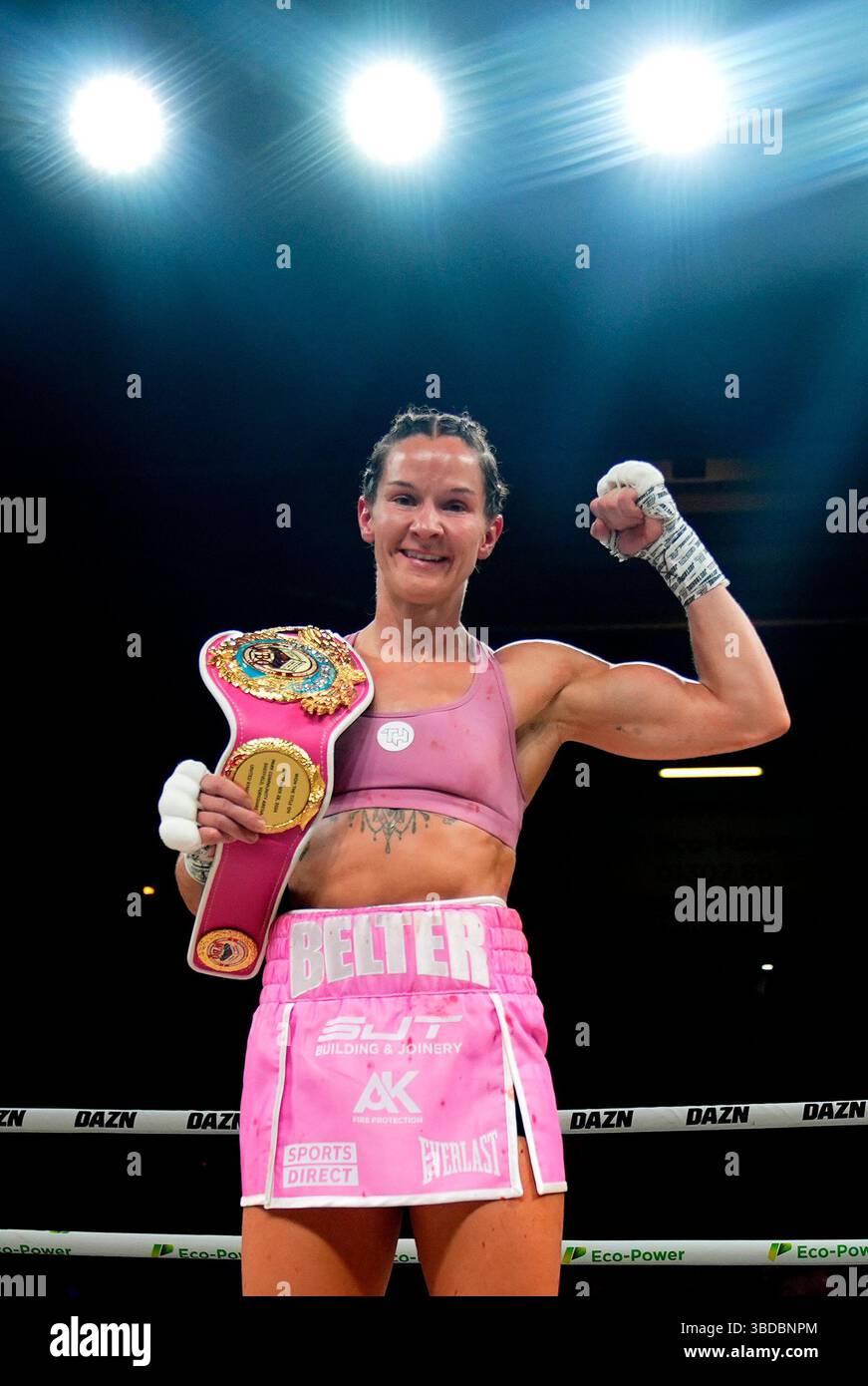 Terri Harper celebrates winning their WBO World Lightweight bout ...