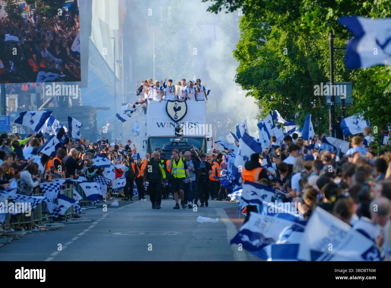 London, UK. 23rd May, 2025. Thousands of Tottenham Hotspur football ...