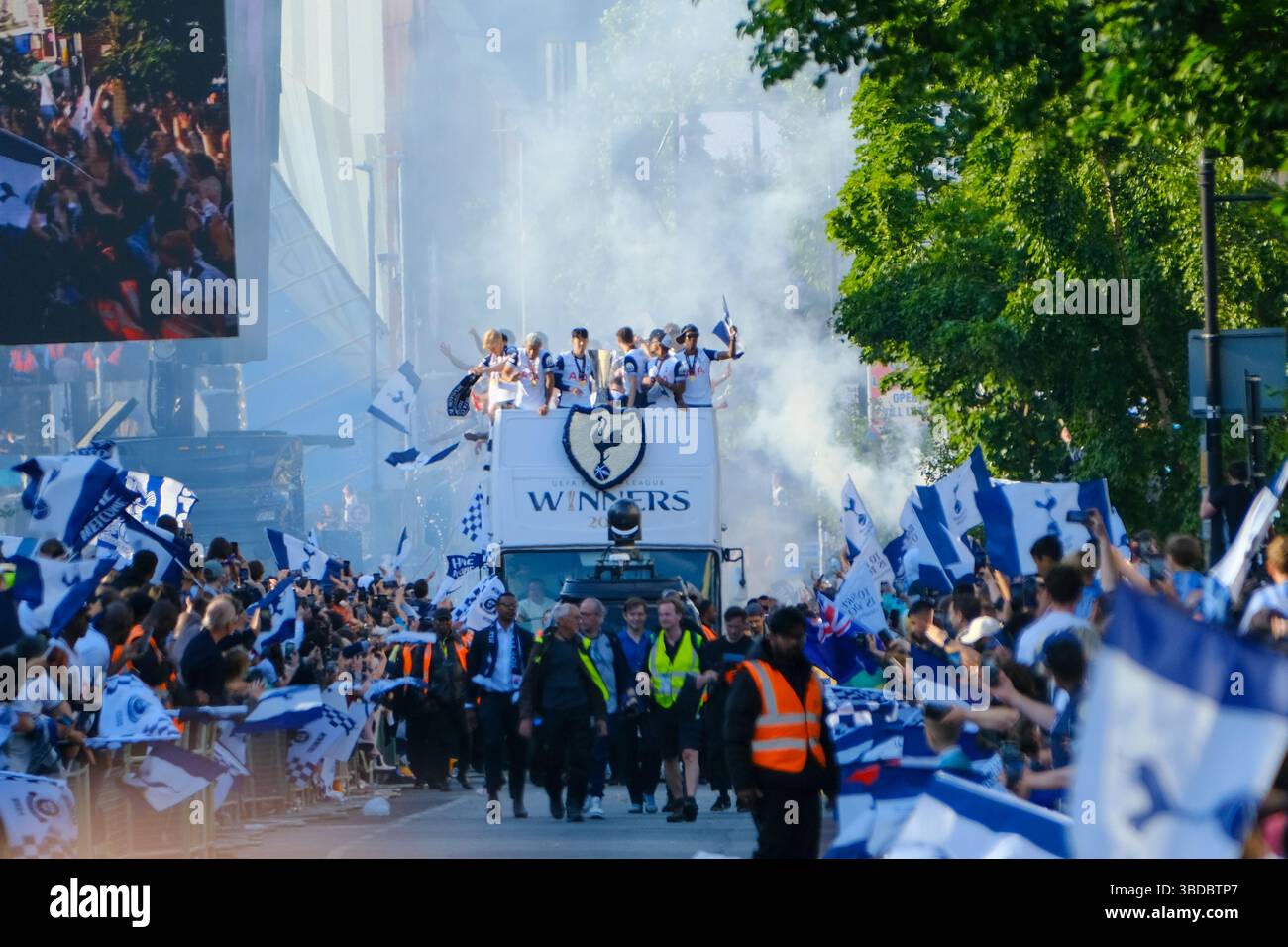 London, UK. 23rd May, 2025. Thousands of Tottenham Hotspur football ...