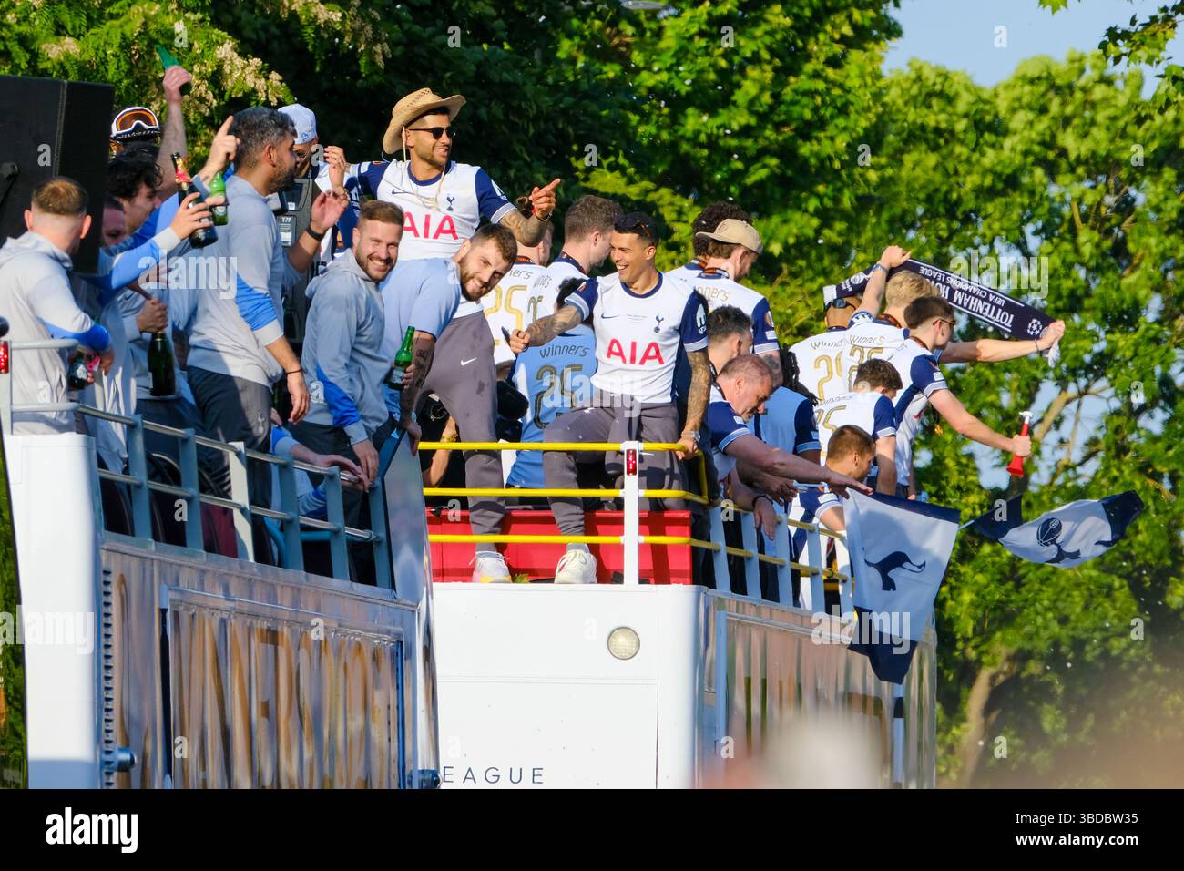 London, UK. 23rd May, 2025. Thousands of Tottenham Hotspur football ...