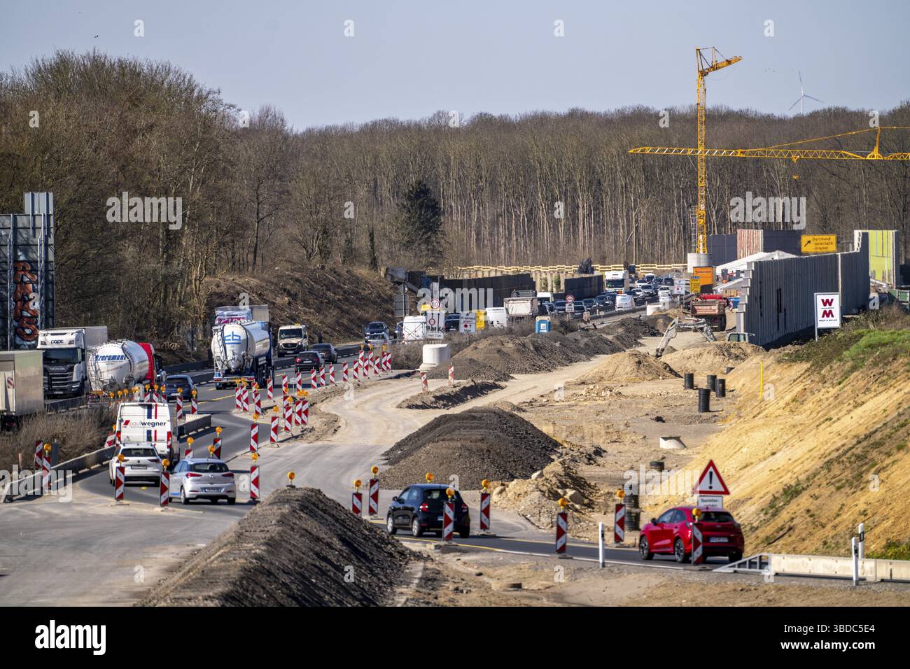 Motorway construction site, work on the six-lane extension of the B 1 ...