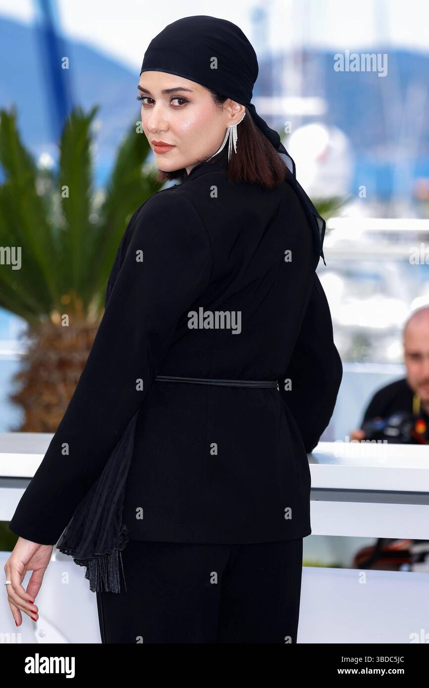 Cannes, Frankreich. 23rd May, 2025. Parinaz Izadyar poses at the ...