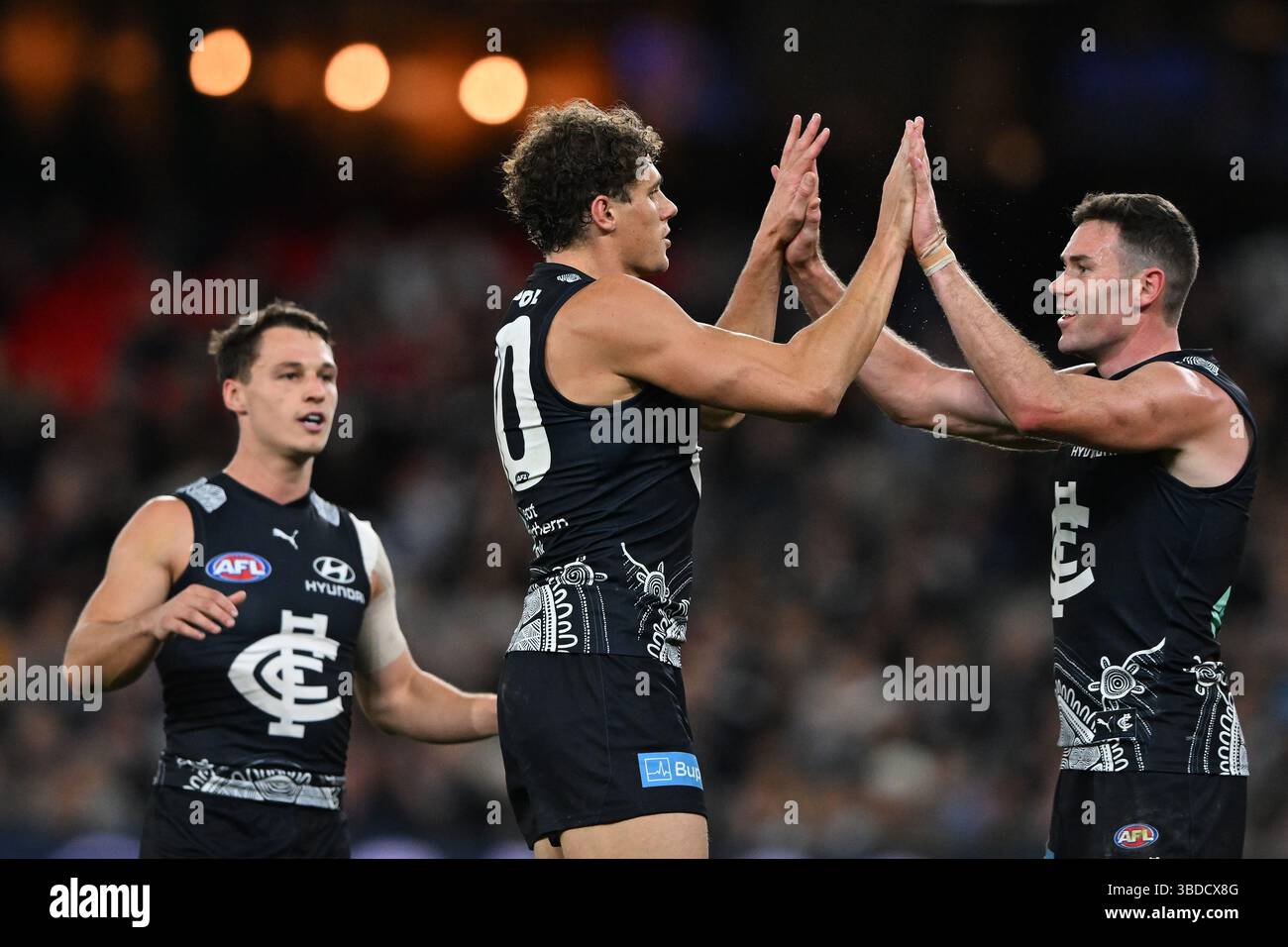 Melbourne, Australia. 24th May, 2025. Charlie Curnow of Carlton (centre ...