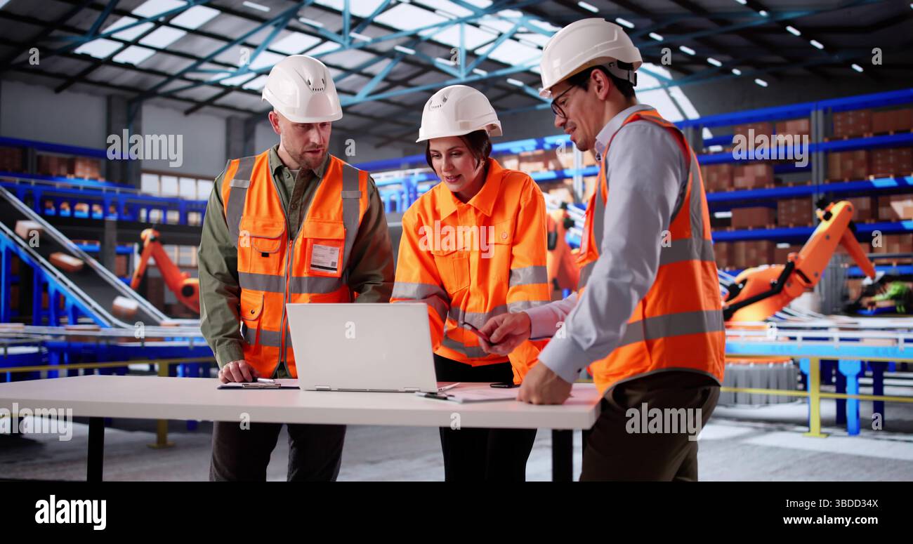 Inspecting laptops hi-res stock photography and images - Alamy