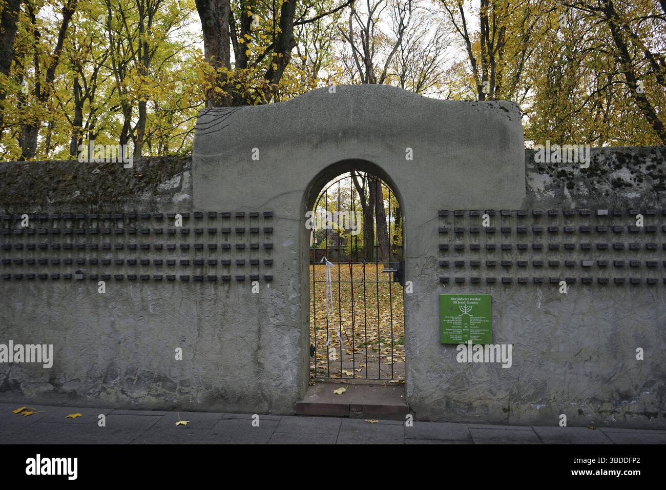 Old Jewish cemetery Battonnstrasse, gate and outer wall, memorial ...