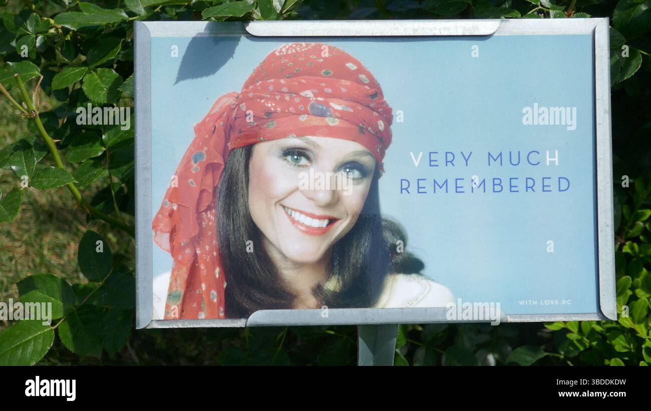 Los Angeles, California, USA 22nd May 2025 Actress Valerie Harper Grave ...