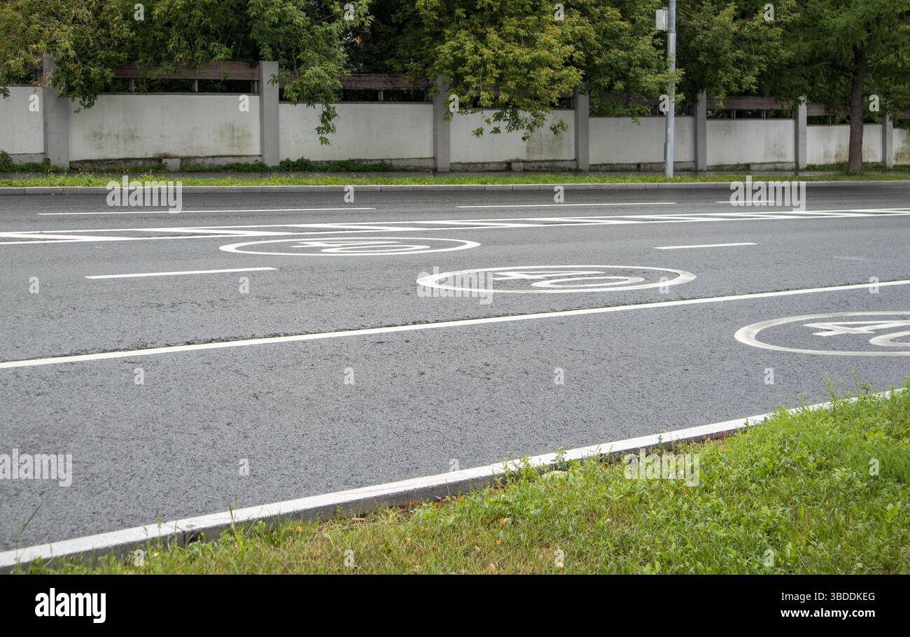 View of road markings for 40 mph speed limit zone, city road Stock ...
