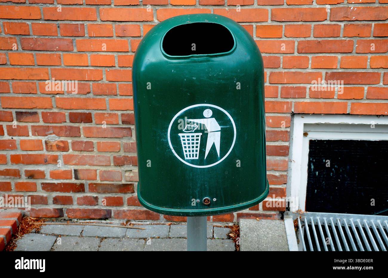 Kastrup/Copenhagen/ Denmark/24 may 2025/.Waste dustbin in kstrup ...