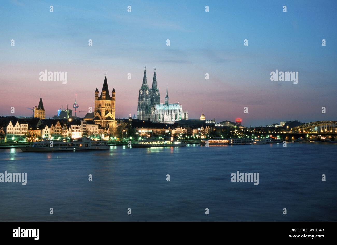 R Cologne Cathedral, Cologne, North Rhine-Westphalia, River Rhine and ...