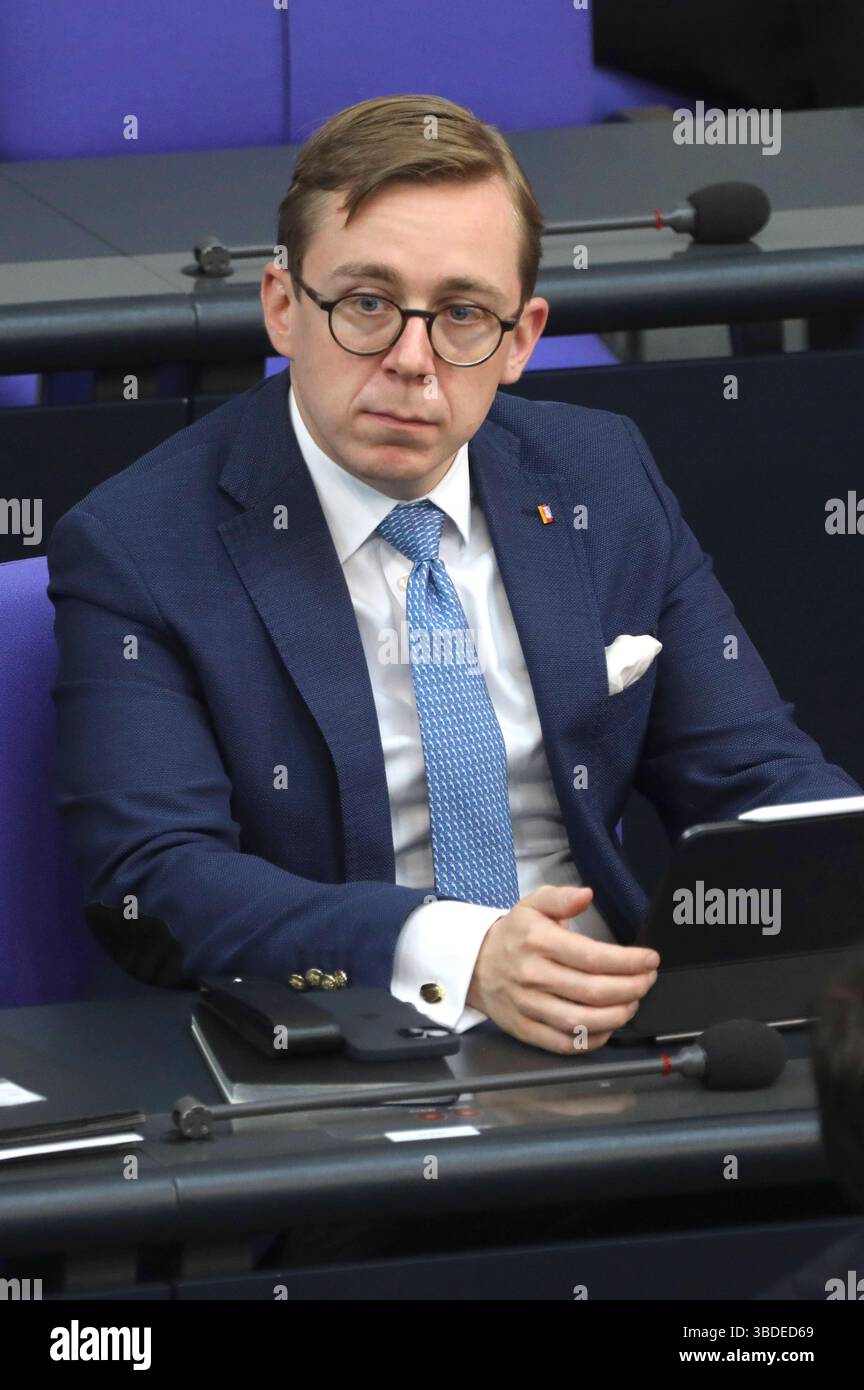 Philipp Amthor in der 8. Sitzung des 21. Deutschen Bundestages im ...