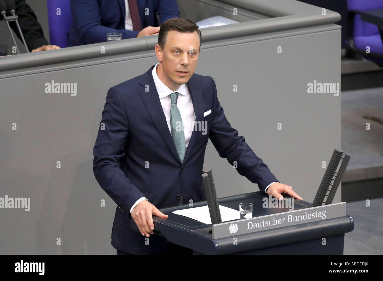 Christian Douglas in der 8. Sitzung des 21. Deutschen Bundestages im ...