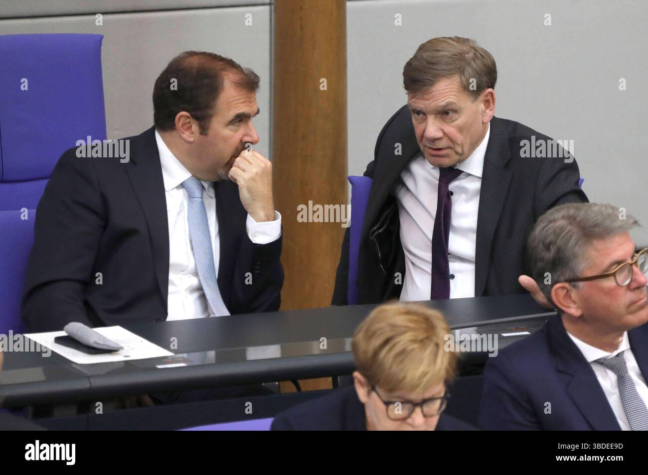 Florian Hahn und Johann Wadephul in der 8. Sitzung des 21. Deutschen ...