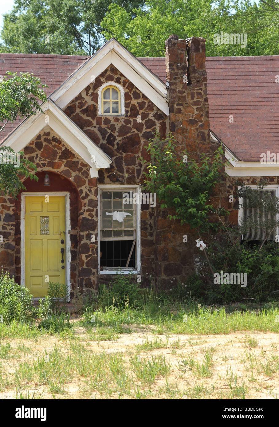Abandoned Rock House In Rural East Texas. Tyler Texas Stock Photo - Alamy