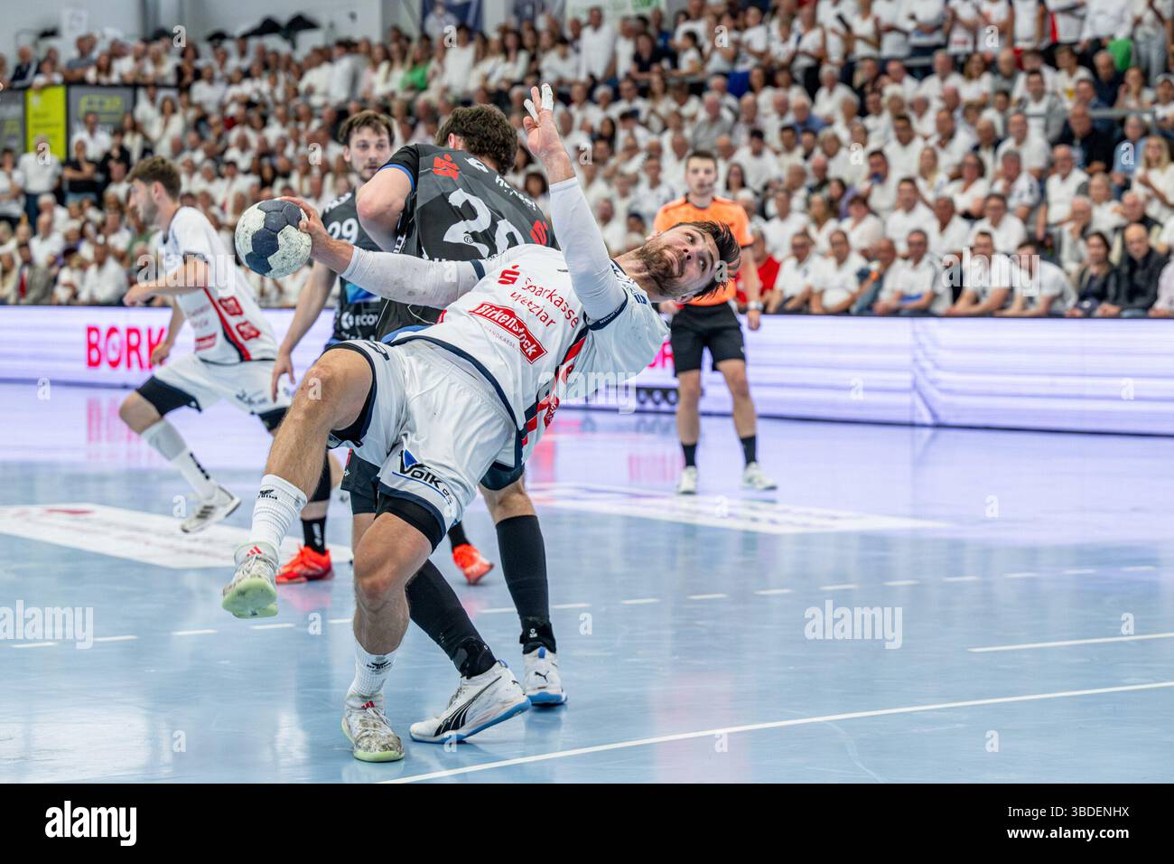 Vit Reichl (TV H?ttenberg, 19), Finn Wullenweber (TV Gro?wallstadt, 20) 2. HBL; TV H?ttenberg ...